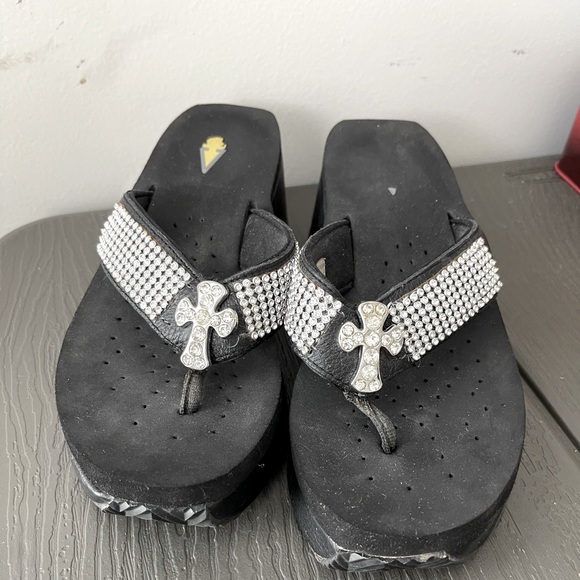 Volatile | Shoes | Volatile Wedge Cross Sandalsflip Flops Size 5 | Poshmark